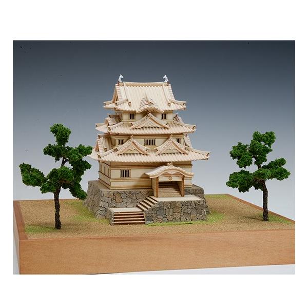 完成寸法（約）：全幅：250mm 奥行：250mm 全高：250mm製作参考時間（約）：32時間精密レーザー加工で、木製模型城シリーズでは特に作りやすい構造です。石垣材は単材加工部品で、台紙模様を参考に貼っていきます。屋根形状も型紙付きで正...