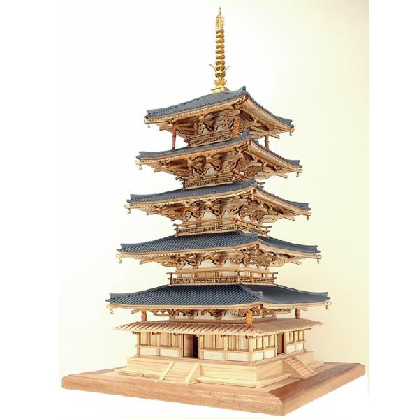 商品名：1/75 法隆寺 五重の塔完成サイズ(mm)：全幅：260mm、奥行：260mm、全高：470mm製作参考時間（約）：50時間難易度：★★★☆☆ 3【キットについて】世界最古の木造建築「法隆寺五重塔」を1/75スケールで再現。レーザ...