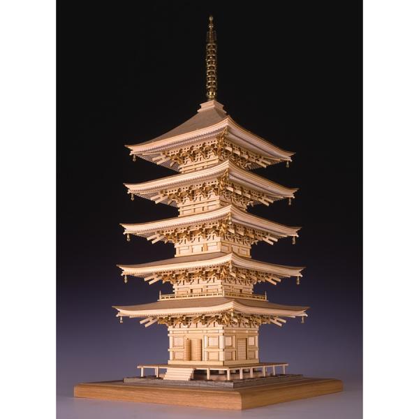 製品名：1/75 瑠璃光寺 五重塔完成サイズ（約）：全幅 220mm、奥行 220mm、全高 450mm製作参考時間（約）：50時間難易度：★★★☆☆ 3【キットについて】レーザー彫刻機を用いた最先端の木工技術と、専門の職人の手による丁寧な...