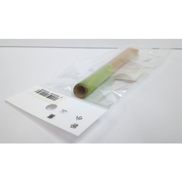 粉筒（ふんづつ）金粉等の粉ものや青貝粉を蒔く時に使用する竹製の筒です。外側を削り、薄くしてあります。筒先には粉の粒度に応じて紗が張ってあります。竹製のため、静電気が生じず、粉をきれいに蒔くことができます。紗の粗さ粉：#120位先：#70位小...