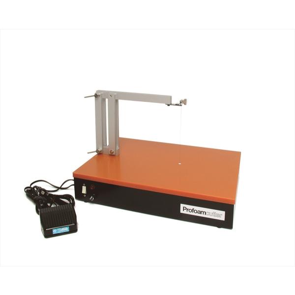 最大カット高155mm ／最大カット幅180mm◆本体サイズ：W400 × D300 × H250mm　［付属品］平行カット用ガイド（T 定規）・角度調節カット用ガイド、ニクロム線スペア（0.14φ× 5m）※プロフォームカッターL に付属...