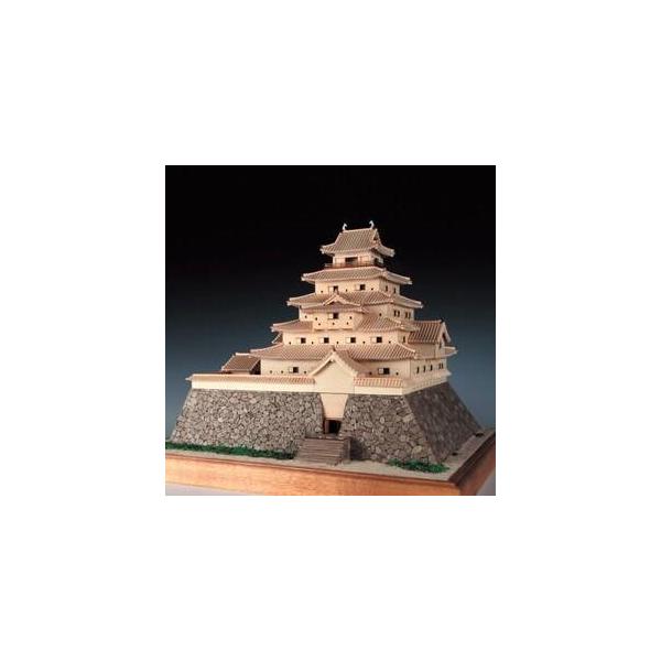 完成寸法（約）：全幅：340mm 奥行：305mm 全高：260mm製作参考時間（約）：70時間均整のとれた白亜の天守を、シナ材を使って美しく再現しています。神代タモを使った石垣積みは、当社の城模型の醍醐味。鶴ヶ城の大きな特徴である赤瓦の再...