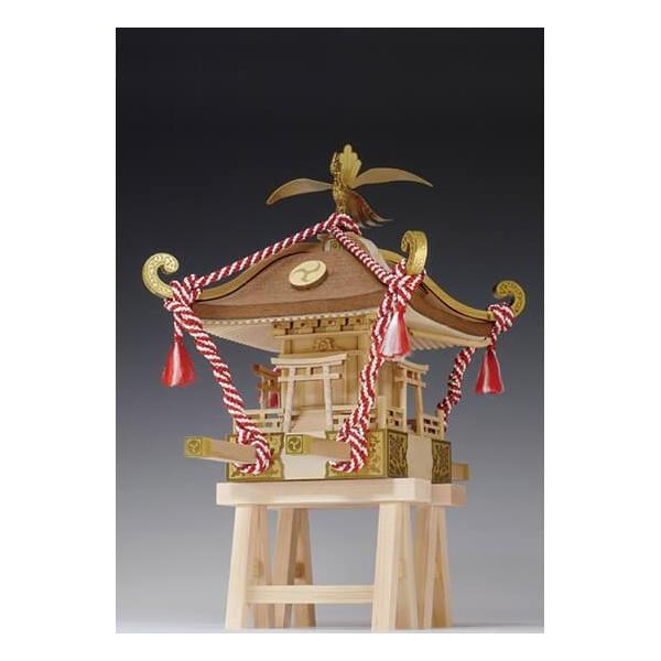 完成寸法（約）：全幅：143mm 奥行：200mm 全高：230mm製作参考時間（約）：10時間レーザー加工部品で構成され組み立てやすく、精密で完成度の高い作品に仕上がります。屋根板材には神輿の特徴である棟上部がふくらみ、下方が反り返る独特...