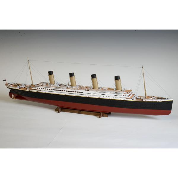 製品名：1/350 タイタニック完成サイズ:全長:769mm、全幅：100mm、全高：227mm (飾り台含む)製作参考時間：120時間難易度：★★★★☆　4【キットについて】模型は船体竜骨式。フレームBOX構造の木製船体で、甲板には金属パ...