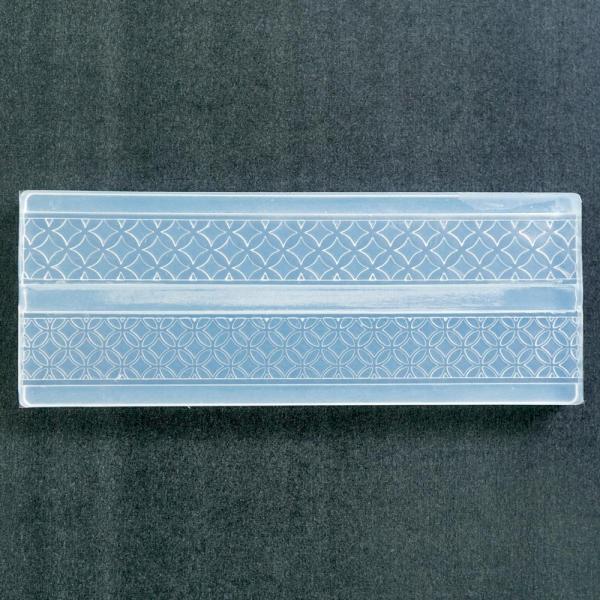 日本の緻密な伝統文様のリングが制作できます。（約）/縦34×横88mm※商品画像について※商品には含まれていない材料・道具を使った作成見本画像や、別品番（別デザイン）の商品を使った使用例画像が掲載されている場合があります。ご注文の際には、商...