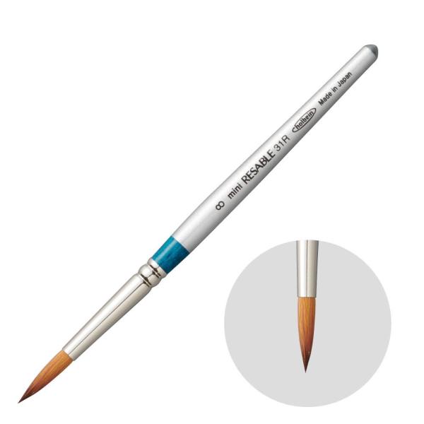 水彩用リセーブルの柄を短くしてコンパクトにした筆です。日本製。シックなシルバーとブルーのツートンカラー軸です。全長140〜150mm。＜仕様＞穂先の形状：ラウンド(丸)毛の種類：リセーブル毛号数：No.8穂丈×巾：22.0×5.5mm