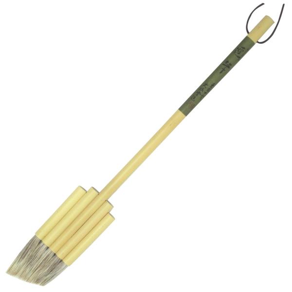 材質は特製連筆と同じものですが、穂の形は斜刀形に造られています。描き方によっては大変面白い効果も表現できます。穂先の種類・形状 ： 刷毛規格・号数・No ： 5連筆穂先サイズ（約、穂幅×穂丈） ： 33.5×40mm全長（約） ： 27cm...