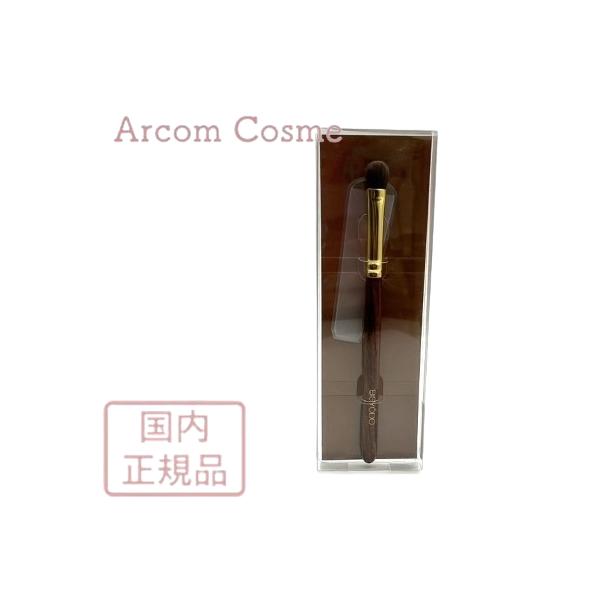 【商品説明】クリーム系アイシャドー専用のブラシです。クリーム系アイシャドー・ジュレ系アイシャドーを使用する際に、爪で化粧品をキズ付けたり、ネイルがアイシャドーで汚れてしまうのを防げます。重ねて付けることで色の濃さを調節できます。さらに肌への...