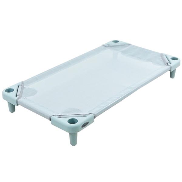 幼稚園や保育園に人気のスタッキング式抗菌お昼寝コットの100cmタイプです。午睡が必要な園児たちに最適で、適度な弾力で、寝心地UPしています。メッシュ素材で熱がこもりにくく、抗菌素材を使用しているので、安心です。複数セット使用する環境では、...