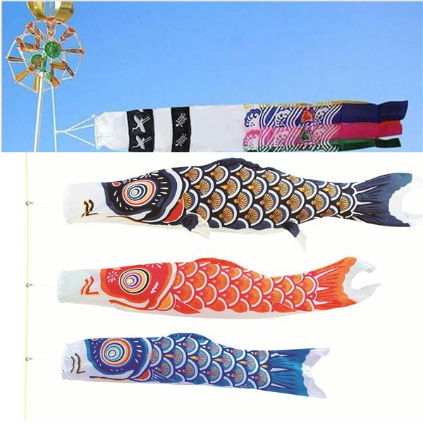 ポール、矢車、取付金具、ロープ が全てセット。 取り付け・取り外しが簡単です。うろこにゴールドを施した光沢のあるナイロンサテン鯉です。◆生地：ナイロンサテン ◆セット内容：浪千鳥吹流し1.5ｍ、黒1.5ｍ、赤1ｍ、青0.8ｍ　　　　　　　ポ...