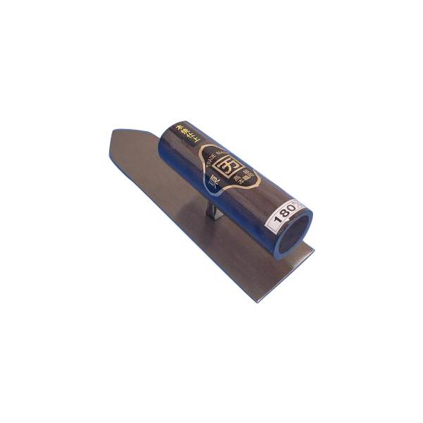 プロ用の油焼の仕上鏝です。本体表面の小さな傷は職人さんがひとつひとつ丁寧に『歪み修正』をする事によって出来ております。本職の方に自信を持ってお勧めする手造りの逸品です。※こちらの商品は受注生産品のため、納期が2〜10日間程掛かります。商品に...