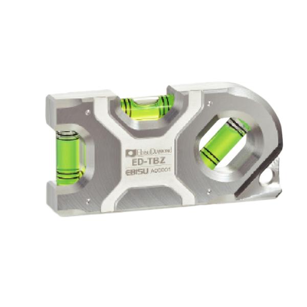 超強力磁石付3倍!超強力磁石付で、鉄骨工事に大変便利です。45°付で、法勾配の測定に大変便利です。測定基準面がV溝付でパイプ等の測定ができます。シャックル付きで、落下防止コードが直接取付けできます。（落下防止コードは付属品ではありません。）...