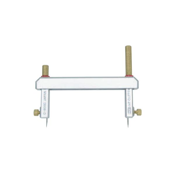 特徴金属ボディーにしたことで、耐久性にも優れ、高級感ある商品に仕上がりました。直径1〜14cmの円が切断できます。また、平行切りや、デバイダーとしても使えます。紙などの薄物用。円切りだけでなく、両端に刃をつければ平行切りができ、両端に針をつ...