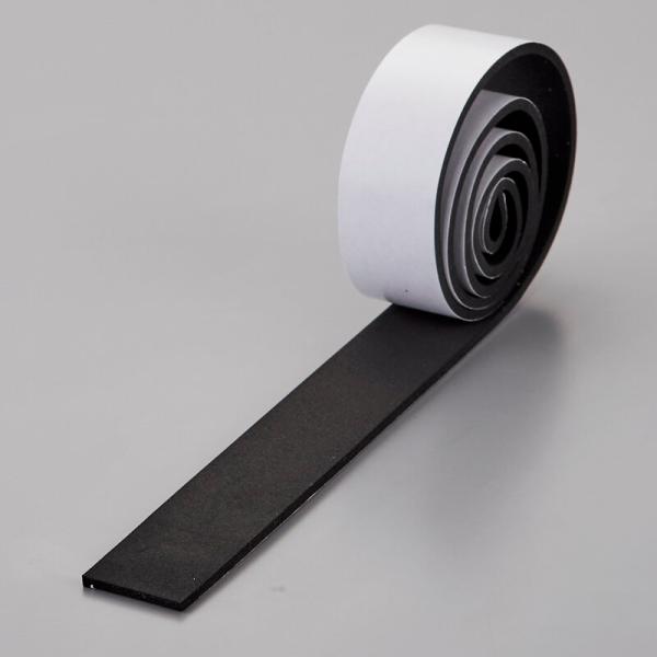 【特長】●反発弾性に優れ加工性の良いゴムスポンジです。●防振・防音対策に。●戸当たりに。●台車の衝突防止に。【仕様】●カラー：黒●使用温度範囲：−20℃〜+60℃●取付仕様：粘着テープ●重量：15.6g●商品サイズ：30×1000×3mm●...