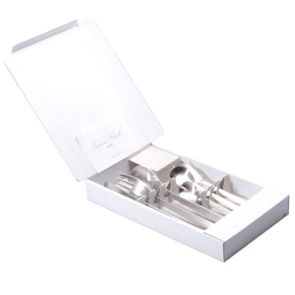 特徴美味しいゴハンを食べると、自然に笑みがこぼれ、頬にエクボができる様子をモチーフ化。カトラリーには普段は気付かないほどのわずかな窪みがあり食事をすることではっきりと現れる。機能一辺倒ではなく、ちょっとした遊び心、スパイスを加えたシンプルで...