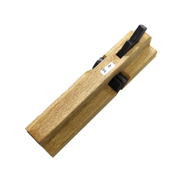 銘柄：常三郎サイズ：豆48mm台長：六寸五分脇の厚み：17mm奥行：15mm常三郎は耐久性、耐摩耗性に優れ、永切れと、ソフトな切れ味が特徴です。