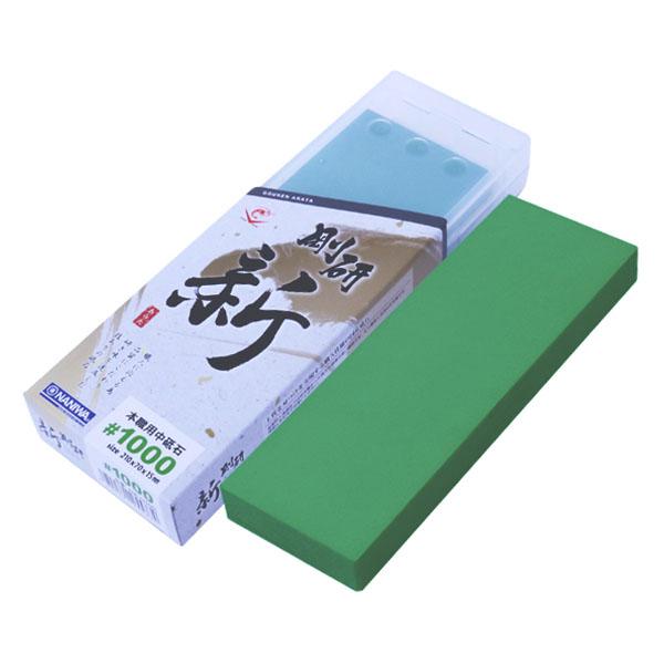 特徴上質な刃付けを実現する職人仕様の国産砥石。従来の人造砥石では研ぎ難かった焼入れ硬度の高い鋼材でもより素早く刃つけが可能です。用途かんな、のみ、ナイフ、彫刻刀、カマ、ハサミ、打刃物、ステンレス刃物、料理包丁、その他精密刃物仕様中砥石：刃を...