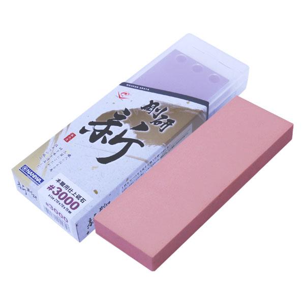 特徴上質な刃付けを実現する職人仕様の国産砥石。従来の人造砥石では研ぎ難かった焼入れ硬度の高い鋼材でもより素早く刃つけが可能です。用途かんな、のみ、ナイフ、彫刻刀、カマ、ハサミ、打刃物、ステンレス刃物、料理包丁、その他精密刃物仕様仕上砥石：よ...