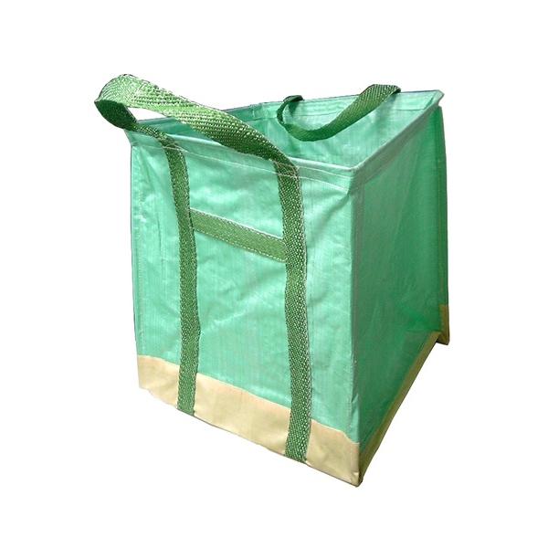 ワイヤー支柱入りで型くずれしない！！自立していますので作業がし易い！庭木を剪定した時の葉や枝くず入れに！底はシートが二重になっていますので、とても丈夫です。くずを出すときに底の取手は便利です。上部はワイヤーなしで、机上補強タイプになりました...