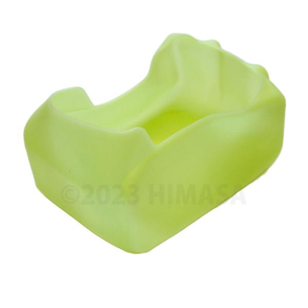 【特長】マキタ バッテリー用のシリコン保護カバーです。バッテリーは付属しません。薄さわずか約0.1mm。衝撃吸収層がバッテリー本体にかかる衝撃を減少。バッテリーをやさしく包み込み、キズや汚れから守る。カバーは水洗いができます。柔軟性の高いシ...