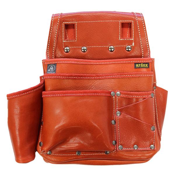 【特徴】高級素材オイルヌメ革使用！たっぷりの脂で、しっとり滑らかな素材で使い込むほどに手になじみ、色合いの変化を楽しめます。ヌメ革は元々貴重で、キズのある部分をできるだけよけて裁断したいので、1個の釘袋を作るのに原皮を多く使用します。その為...