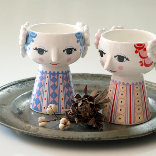 Bjorn Wiinblad Eva キャンドルホルダー【サイズ】W8×H9.5×D7.5cm【素材】セラミック【生産国】中国【ご注意】手作業で製作されているため、サイズやイラストに若干のズレが生じる場合がございます。本国メーカー、国内正規...