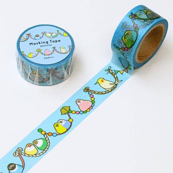 イラストレーター「なみへい」さんデザインのマスキングテープ。遊び心と鳥好きさんのこだわりが詰まっています。リボンやおもちゃ、ガーランドなどにとまる、様々な種類のインコたち。手帳のデコはもちろん、お祝いのメッセージカードデコや、ギフトのラッピ...