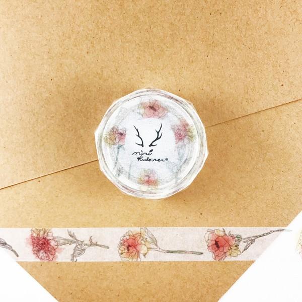 北欧本場のデザインマステシリーズ。落ち着いた雰囲気のお洒落なお花柄です。切り抜いて一輪のお花のシールにして使えます。日記や手帳などに楽しく可愛くデコレーション♪■サイズ：W15mm×10m■素材：和紙■生産国：日本■発売年：2019ROUN...