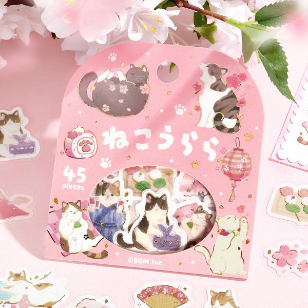 桜と猫ちゃんがモチーフになった春柄デザイン。温かみのあるイラストが可愛いシールです。手帳のデコや、春のお手紙のワンポイントにも。桜/猫/ネコ/和風/和柄/お花見/コラージュ/デコ/■パッケージサイズ：W90×H100mm■数量：15柄×3（...