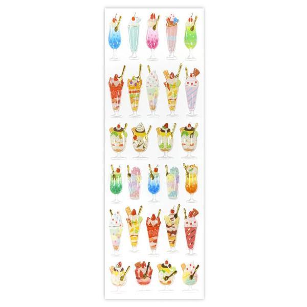 ぷっくりつやつやとした質感がかわいい、まるでレジンアクセサリーのような大人のDROPシールです。フルーツたっぷり。カラフルで美味しそうなパフェが並んだ「パフェ柄」。フルーツパフェ/クリームソーダ/イチゴ/...■シートサイズ：70×165m...