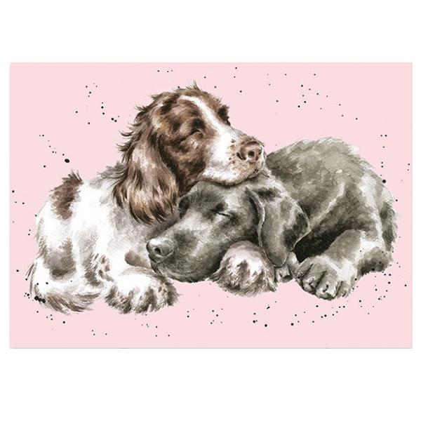 重なるようにお昼寝をするわんちゃんたち。ほっこりと暖かい気持ちになります。しっかりとした厚みと温かみのある紙質でグリーティングカードとしてはもちろん、お部屋に飾っても可愛いです。『Wrendale Designs（レンデールデザイン）』イギ...