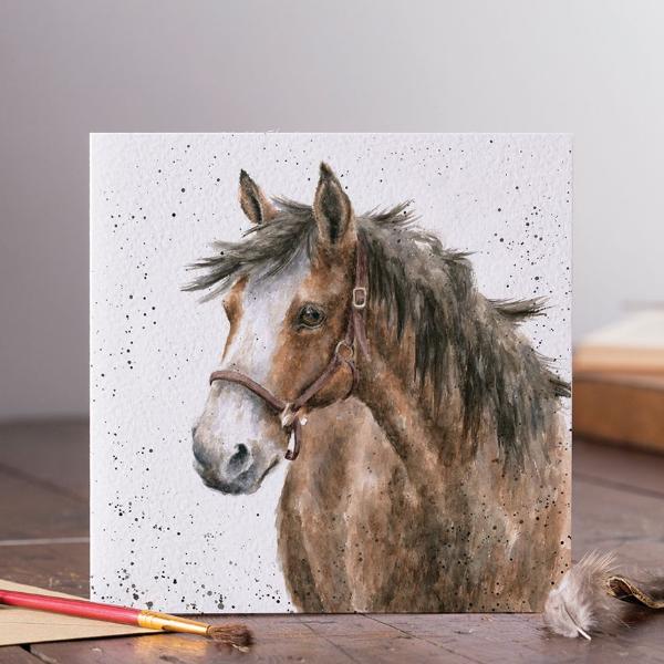 息遣いが聴こえてきそうな、美しいウマのデザイン。馬好きの方へのグリーティングカードとしてはもちろん、お部屋に飾っても可愛いです。中面は白紙なので自由にアレンジ可能。色紙代わりに使ったり、様々なシチュエーションで使えます。再生クラフトの封筒つ...