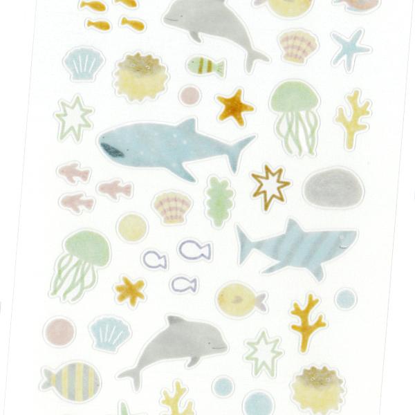 柔らかい色合いの海柄シール。PVC素材の、半透明のシートシールです。ひとつひとつのアイコンがアイデアたっぷりにデザインされたシリーズです。お気に入りを手帳やノート、カードにたくさん貼って楽しもう。魚/イルカ/フグ/サメ(鮫)/ジンベエザメ/...