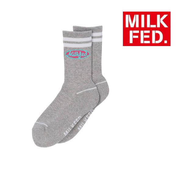 ＼＼MILKFED.ロゴのソックス／／オーバルロゴデザインのラインソックス。リブ素材を使用した定番のアイテムです。ストリート感のあるコーデにぴったりなアイテム。高さ18cm ※対応サイズ22.0cm-24.0cm綿56% アクリル25% ポ...