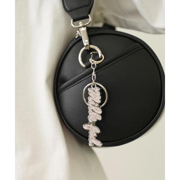 ＼＼アイシングロゴのキーホルダー／／アイシングロゴの金物素材のキーホルダーです。背面にはMILKFED. HEAVEN27のロゴデザイン。ほどよい重厚感がどこか懐かしい雰囲気に。大切な鍵や無くしたくないものの目印に。バッグにジャラジャラとキ...