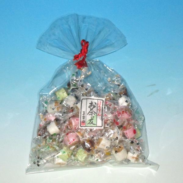 ぎょくろえんお茶の友は茶通のために商品化されたシリーズ商品で、全国茶専門店専売品です。優しい甘さと、さくさくと香ばしい食感。見た目の可愛さもさることながら素朴で懐かしい味わいがお茶うけにピッタリです。□品　名：花小梅ほうてん□名　称：お茶の...