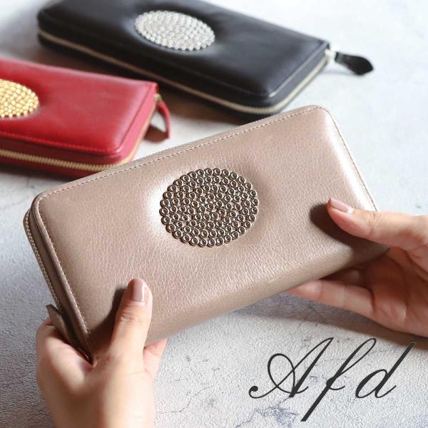 しっとりとした牛革に、華やかなメタルパーツが目を引くデザイン。<br></B>厳選された素材へのこだわりと一品一品の完成度を追求した日本製の上質なプロダクトを提案しています。ALL MADE IN JAPAN。&lt...