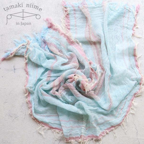 tamaki niimeの原点と言えるroots shawl。その特徴は、他では体験できないような柔らかさと色のバリエーションにあります。smallサイズはより多くの人にtamaki niimeを知ってもらえるようにつくったサイズ。通常の織...