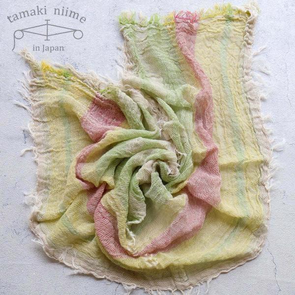 tamaki niimeの原点と言えるroots shawl。その特徴は、他では体験できないような柔らかさと色のバリエーションにあります。smallサイズはより多くの人にtamaki niimeを知ってもらえるようにつくったサイズ。通常の織...