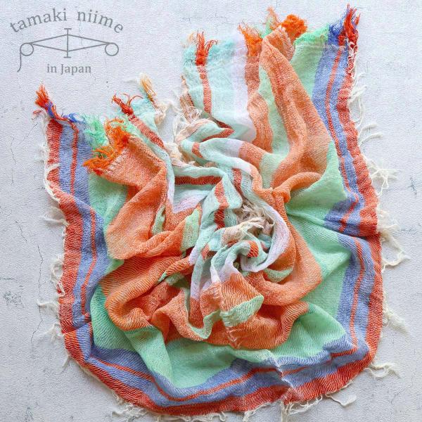 tamaki niimeの原点と言えるroots shawl。その特徴は、他では体験できないような柔らかさと色のバリエーションにあります。smallサイズはより多くの人にtamaki niimeを知ってもらえるようにつくったサイズ。通常の織...