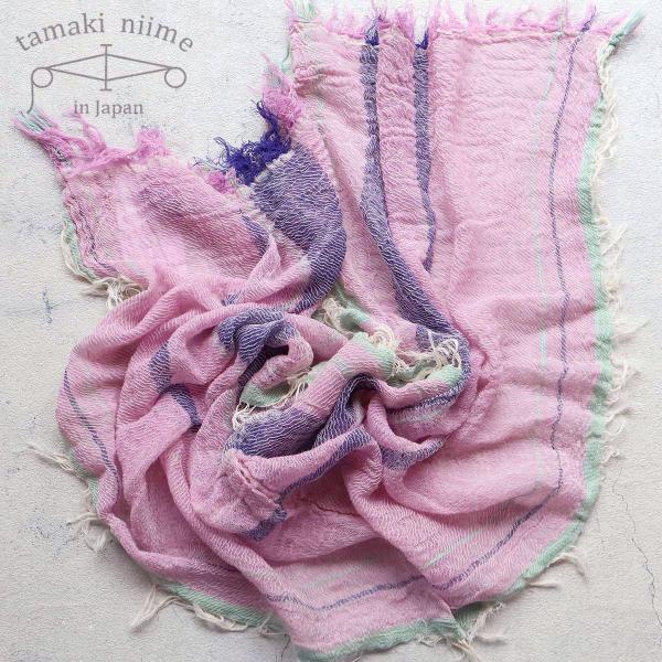tamaki niimeの原点と言えるroots shawl。その特徴は、他では体験できないような柔らかさと色のバリエーションにあります。smallサイズはより多くの人にtamaki niimeを知ってもらえるようにつくったサイズ。通常の織...