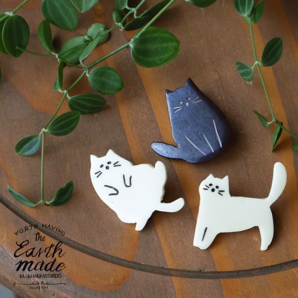 バッファローボーンブローチ ネコ NEKO 羊毛 猫 黒猫 EARTH MADE アースメイド MY PET BROOCH E7707　ゆうパケット配送やさしい表情のネコちゃんがちょこんと佇む、バッファローボーンのブローチ。ネパールでひとつ...