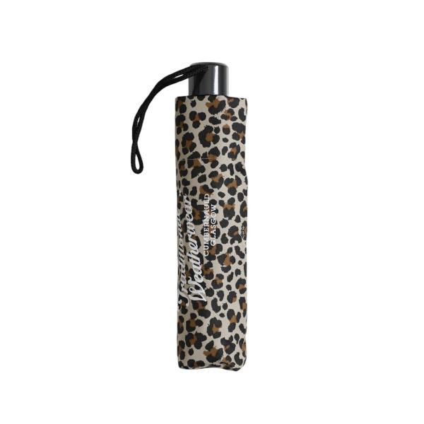 ・圧倒的人気の軽量晴雨兼用「LIGHT WEIGHT UMBRELLA」にレオパード柄が新登場。UVカット率99.9％で肌と目をしっかりガード。日傘・雨傘の両用で天候を選ばず活躍。直径約99cmと十分なカバー力を持ちながら、折り畳み時全長約...