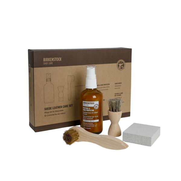 BIRKENSTOCKのスウェード向けケアを一箱で完結できるセット。汚れ・水分を防ぐプロテクターと、乾燥やひび割れを抑える水性コートで靴を長持ち。内容はマルチスウェードブラシ、フットベッド＆靴用ドライクリーナー、フットベッド＆シュープロテク...