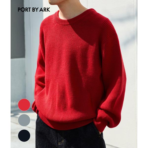 秋冬の温もりを感じるウール100％のリブ編みクルーネックセーター。片畦で糸を3本取りしっかりとした縦ラインと厚みを表現し、裾・袖口にプレーティング糸を加えてリブのダレを防止。きつすぎない編みで軽さと暖かさを両立し、柔らかな肌触りのハイグレー...