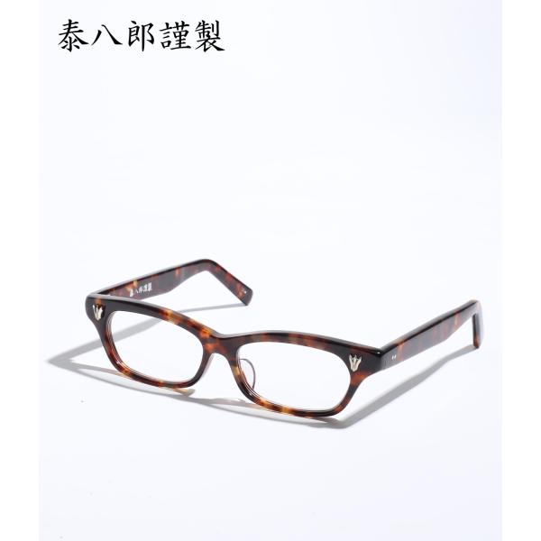 硬質セルロイドを3年以上寝かせて乾燥させた素材を使用し、変形・曲がりに強く、職人の手磨きによりべっ甲のような艶が際立つ人気モデル。セルロイドの特性を最大限活かすため、テンプルに金属芯を用いない「ノー芯」製法を採用。細身のウエリントンシルエッ...