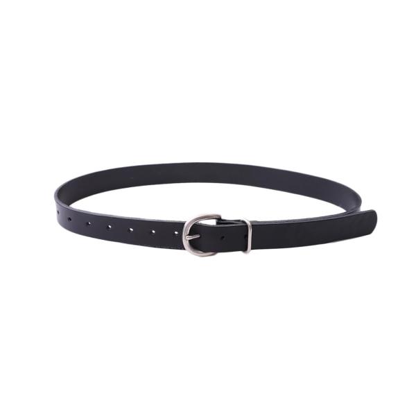 Hender Schemeの定番tanning beltは、極めてシンプルなデザインでカジュアルからビジネスまで対応するレザーベルト。バックル留めのステッチを一つ一つ手縫いで仕上げ、耐久性と温もりのある表情を実現。裏面は滑らかに処理され、パ...