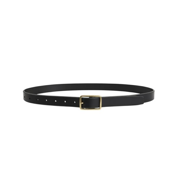 Hender SchemeのRectangle Belt。厚みのある一枚仕立てで、深い面取りと丁寧に磨かれたコバが上質感を演出。使うほど色艶が増す経年変化が魅力で、主張しすぎないサイズ感がスタイルのさりげないアクセントに。素材はイタリア・ト...