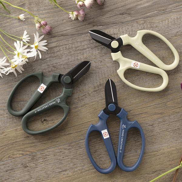 【スマートフォンの場合は「もっと見る」から詳しい情報をご覧ください】◇坂源 ハンドクリエーション F170 黒刃坂源は1903年（明治36年）創業、新潟県三条市の花鋏メーカーです。グッドデザイン賞を受賞したデザイン性の高い生花・園芸用ハサミ...