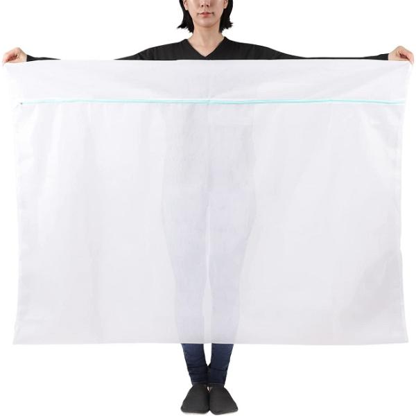 シングル掛け布団が２つ折りで入る大きさの超特大洗濯ネット。掛け布団やタオルケットなど大型なものにも対応。コインランドリー使用時にも便利【サイズ】約150×110cm目の細かいメッシュ地採用ポリエステル100％　MADE IN CHINA【ネ...